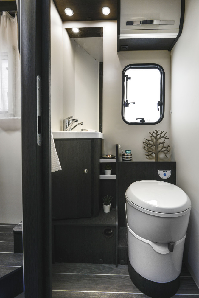 Roller Team Zefiro 696 Ford Motorhome | Specs & Layout