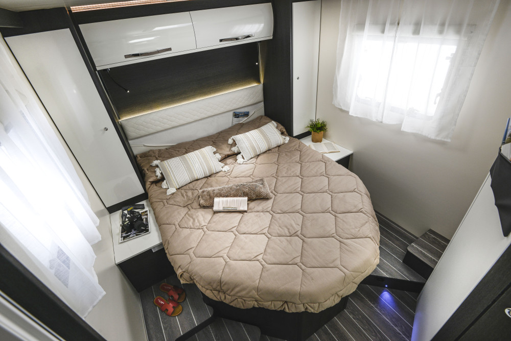 Roller Team Zefiro 696 Ford Motorhome | Specs & Layout