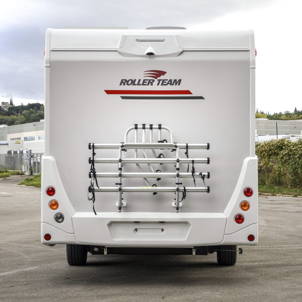 Roller Team Zefiro 665 Ford Motorhome | Specs & Layout