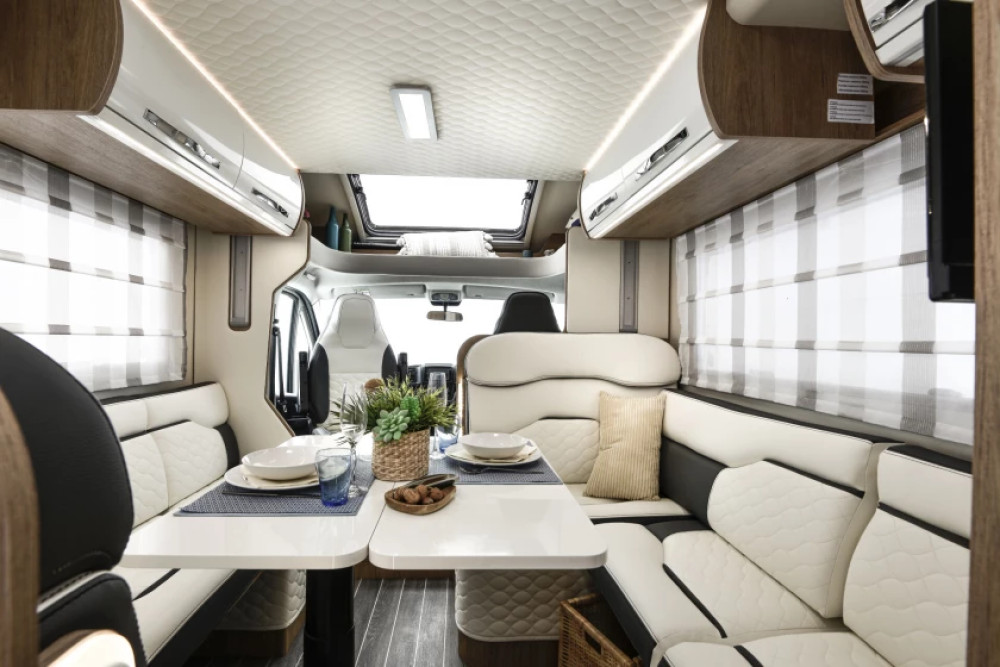 Roller Team Auto-Roller 707 Ford Motorhome