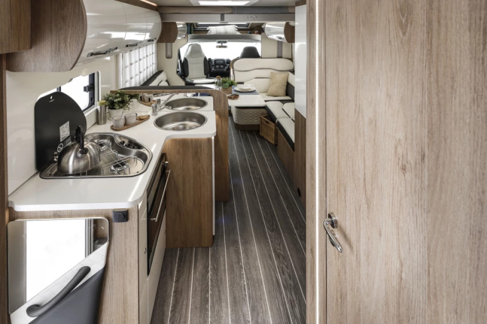 Roller Team Auto-Roller 707 Ford Motorhome