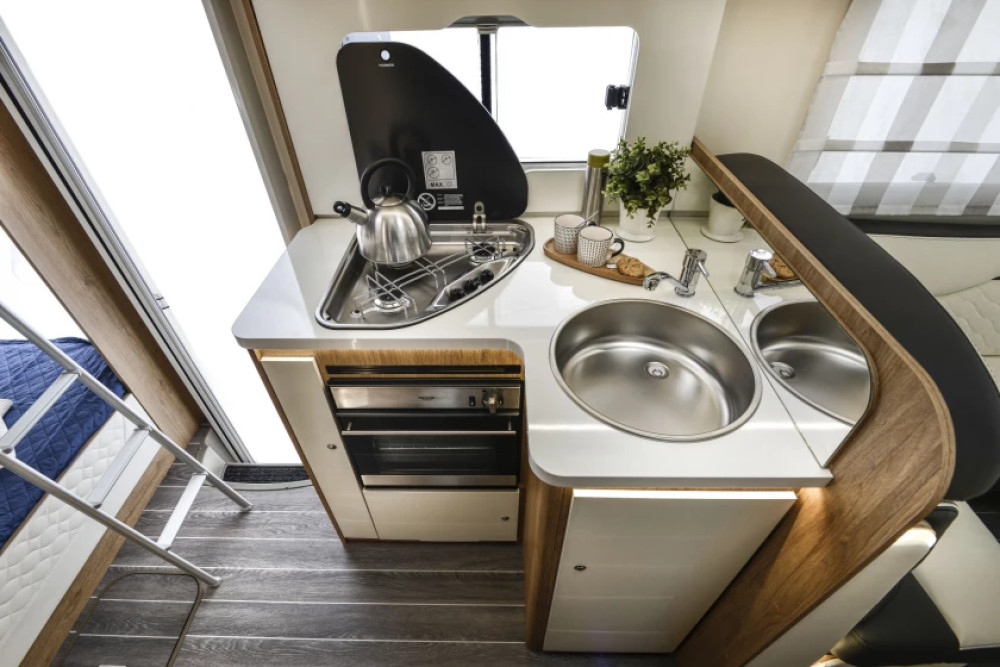 Roller Team Auto-Roller 707 Ford Motorhome