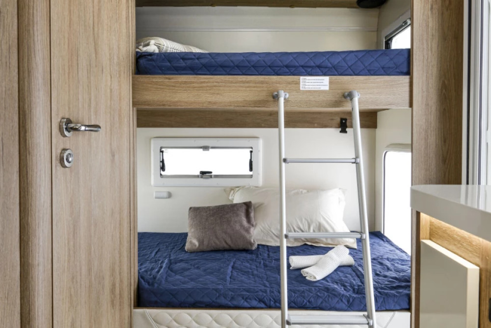 Roller Team Auto-Roller 707 Ford Motorhome