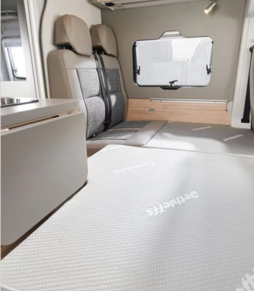 Dethleffs Globetrail Classic 600 DK Fiat campervan